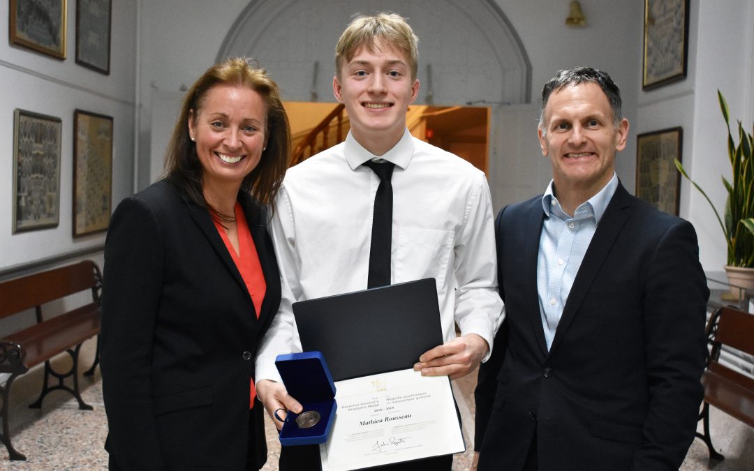 Mathieu Rousseau reçoit la Médaille académique du Gouverneur général ...
